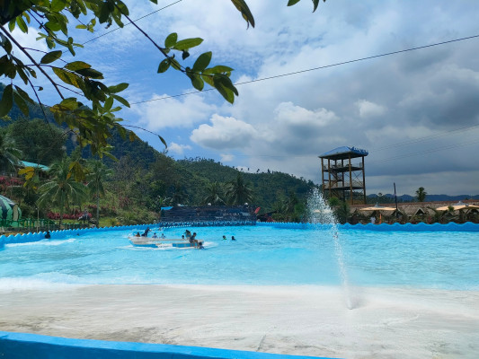 Hidden Valley Mountain, Wavepool and Beach Resort ₱1,800 @ Pinamungahan ...